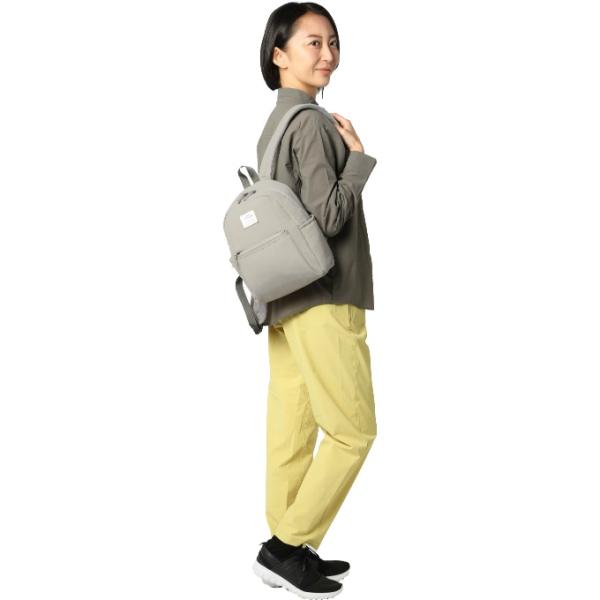 ■カラー：BGY■容量：8L■原産国：中国■特徴：COSMETIC POCKETS/細かい化粧品や小物を収納できるポケット付き。軽量・はっ水水をはじきやすいはっ水加工を施した軽量生地を使用しています。検索ワード：バッグ かばん 鞄 リュック...