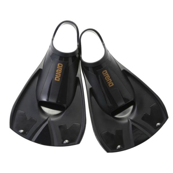 競泳スイマー向けスイム専用の2WAYフィン。装着することにより、素足のキックよりも負荷がかかるため、下半身を鍛えるトレーニングに活用したり、キックの際に水をとらえる感覚が素足よりも感じやすいため、フォームを確認する練習などに使用。arena...