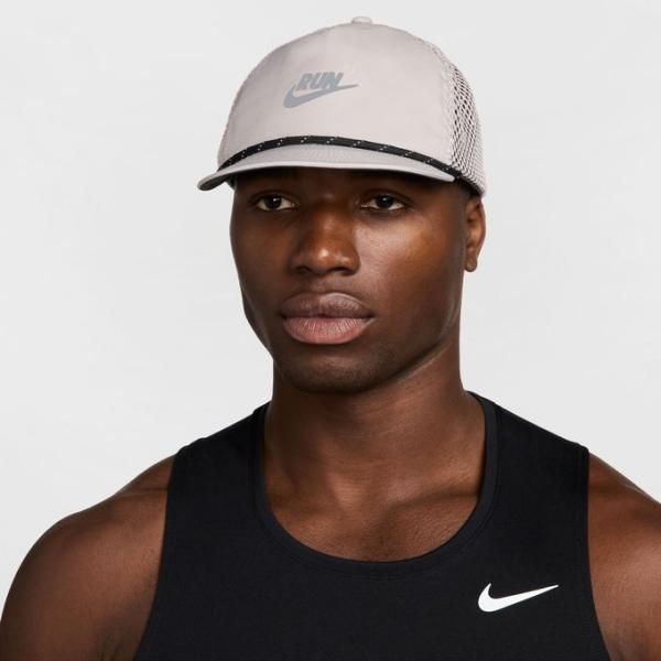 ■カラー：COLEG GREY(009/カレッジグレー/アンスラサイト/(リフレクティブシルバー))■サイズ：S/M、M/L、L/XL■素材：本体/ポリエステル 100%■原産国：ベトナム■機能：吸汗×速乾■特長：・ Nike Dri-FI...