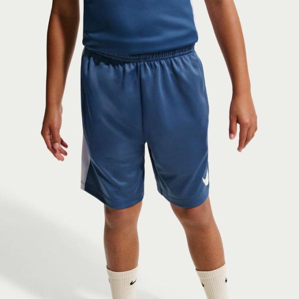汗でペースを乱さない。Nike Dri-FITテクノロジーとメッシュのサイドパネルが、この軽量ショートパンツに通気性をもたらし、練習でも試合でも、一日中さらりとした快適な状態が持続します。■カラー：461(ミスティックネイビー/ゴースト/(...