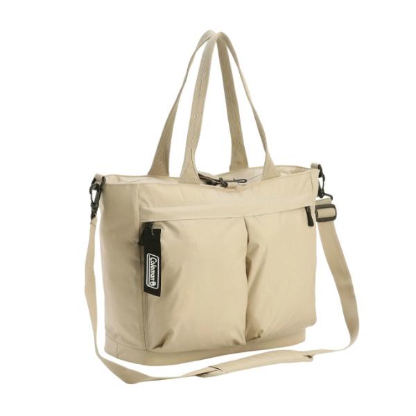 収納力に優れ、使い勝手抜群の2WAYトート■カラー：サファリ■サイズ：横幅/約52cm、高さ/約35cm、奥行/約16cm※製品によって仕上りサイズに多少の誤差がありますのでご了承下さい。■容量：約24L■重量：約675g■素材：ナイロン■...