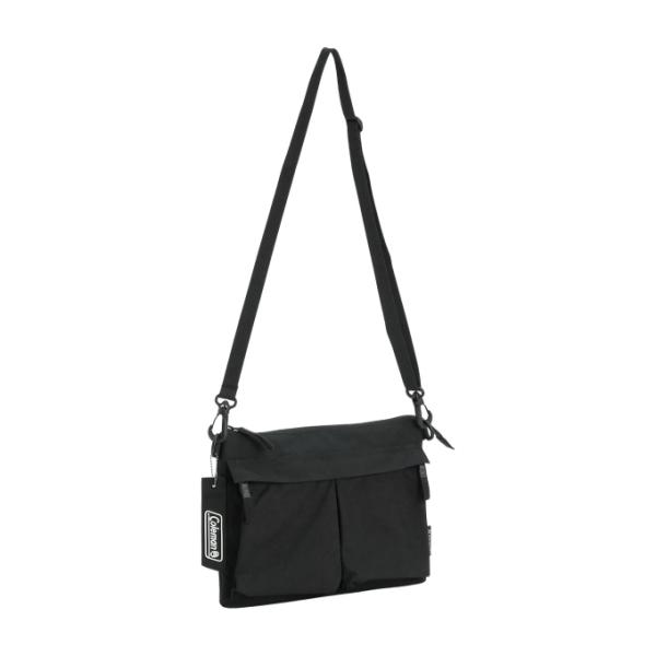 様々なシーンで使いやすいサコッシュバック■カラー：ブラック■サイズ：(約)横幅/31cm、高さ/21cm、奥行/8cm※製品によって仕上りサイズに多少の誤差がありますのでご了承下さい。■素材：ナイロン■原産国：ベトナム■重量：約185g■容...