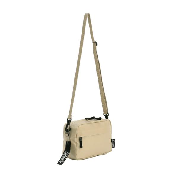 ちょっとしたお出かけに便利なショルダーポーチ■カラー：サファリ■サイズ：(約)横幅/24cm、高さ/15cm、奥行/8cm※製品によって仕上りサイズに多少の誤差がありますのでご了承下さい。■素材：ナイロン■原産国：ベトナム■重量：約150g...