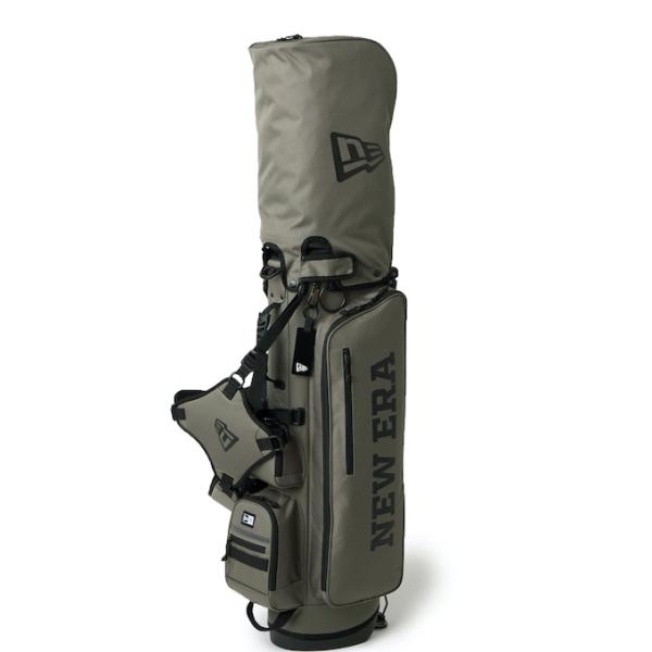 スタンド式のキャディーバッグ■カラー：OLV ( オリーブ )■サイズ：9型 ( 48インチ )■キャディーバッグカバーを装着した状態での全高：約130cm■重量：約3kg■特徴：・出し入れしやすいベーシックな口型仕様・ゴルフアンブレラをま...