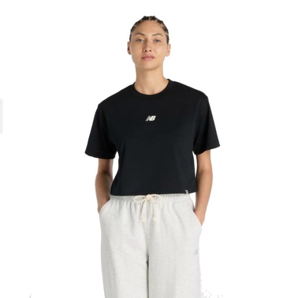 日本人の体型に合わせて開発されたトレーニング向けクロップTシャツ。背中の「The Intelligent Choice」のリフレクティブプリントがアクセント。コットンライクなポリエステル100%素材を使用し、リラックスフィットのボックスシル...