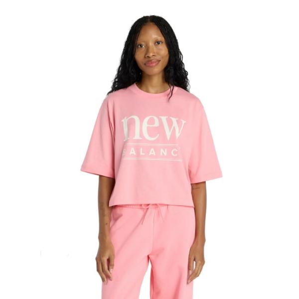 アーカイブのNBロゴグラフィックをモダンデザインで再構築したグラフィックTシャツ。アーカイブのブランドグラフィックを前面にプリントし、やわらかで肌触りの良い160gのコットンジャージで提案。着丈短めのボックスシルエットのリラックスフィットが...