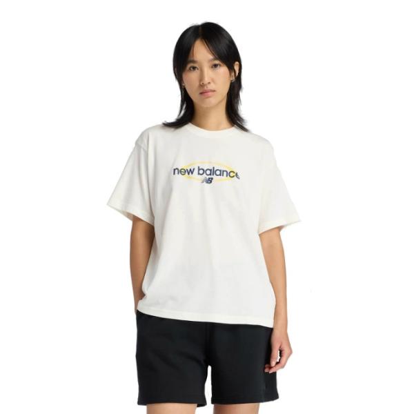 ヘリテージなロゴデザインをシーズナルカラーでアップデートしたグラフィックTシャツ。やわらかで肌触りの良い160gのコットンジャージーを、トレンドのゆったりしたリラックスフィットで提案。スポーツシーンからデイリーまで幅広く活躍。■カラー：SS...