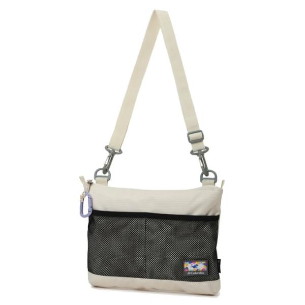 お出かけや旅行のサブバッグにも大活躍。引手やラベルなど細かなポイントが楽しい気分を演出するサコッシュ■カラー：CHALK/191(Chalk)■サイズ：O/S■容量（L）：1.5L■重量（g）：140g■素材：600D OX(ポリエステル1...