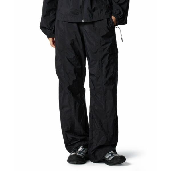 ■カラー：008(Ultimate Black/Anthracite)■サイズ：SM、MD、LG、XL■素材：ナイロン100%■フィット：Loose■生産国：ベトナム■お手入れ方法：洗濯機洗い可能■特長：裾はドローコードにより調節可能光沢感...