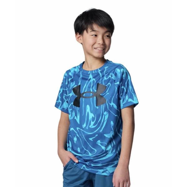 ■カラー：499(Wham Blue / Blue Haze / Black)■サイズ：130、140、150、160■着用感：Loose■素材：ポリエステル100%■生産国：マレーシア■お手入れ方法：洗濯機洗い可能■特長：吸汗速乾性と伸縮...