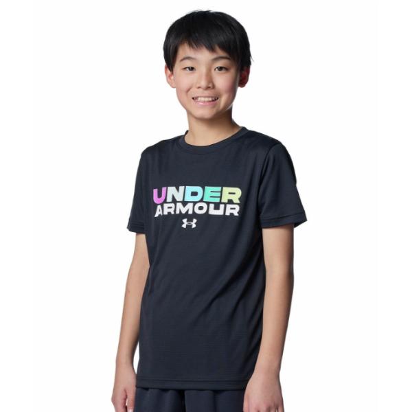■カラー：001(Black / White)■サイズ：120、130、140、150、160■着用感：Loose■素材：ポリエステル100%■生産国：カンボジア■お手入れ方法：洗濯機洗い可能■特長：軽量性、速乾性に優れたファブリックで、ア...