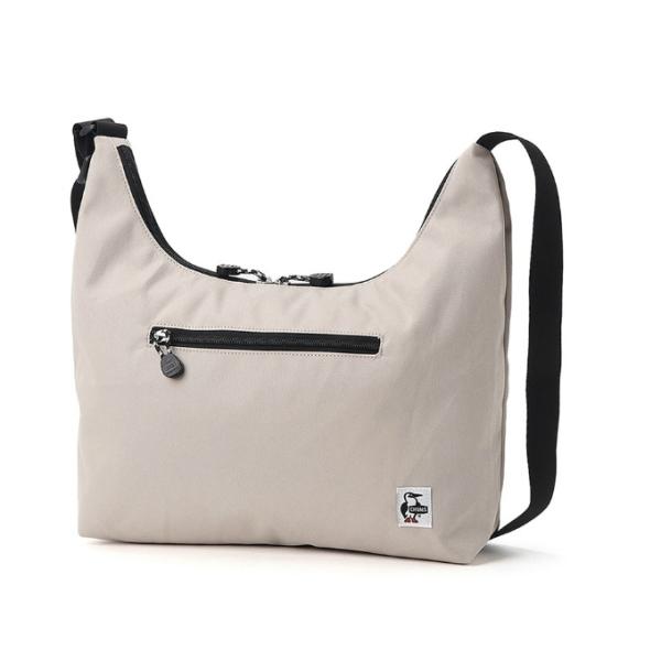 シンプル＆多ポケットで使い勝手抜群のショルダーバッグ■カラー：Greige■サイズ：H26XW36XD9cm※製品によって仕上りサイズに多少の誤差がありますのでご了承下さい。■素材：RENU Recycle Polyester 100%■生...