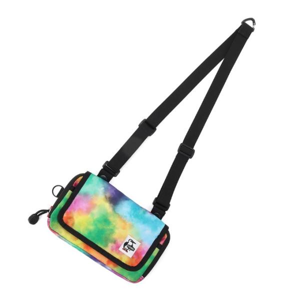 シーンに合わせて使える多用途仕様、コンパクトなショルダーポーチ■カラー：Watercolor■サイズ：H12XW20.5XD2cm※製品によって仕上りサイズに多少の誤差がありますのでご了承下さい。■素材：RENU Recycle Polye...