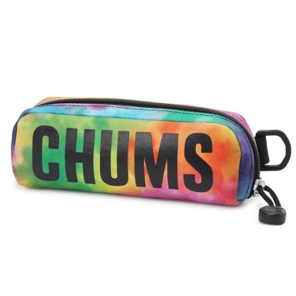 CHUMSロゴモチーフの眼鏡（サングラス）ポーチ■カラー：Watercolor■サイズ：H 6 X W 15 X D 4.5cm■素材：RENU Recycle Polyester 100%■原産国：中国■仕様：・お気に入りの眼鏡（サングラ...