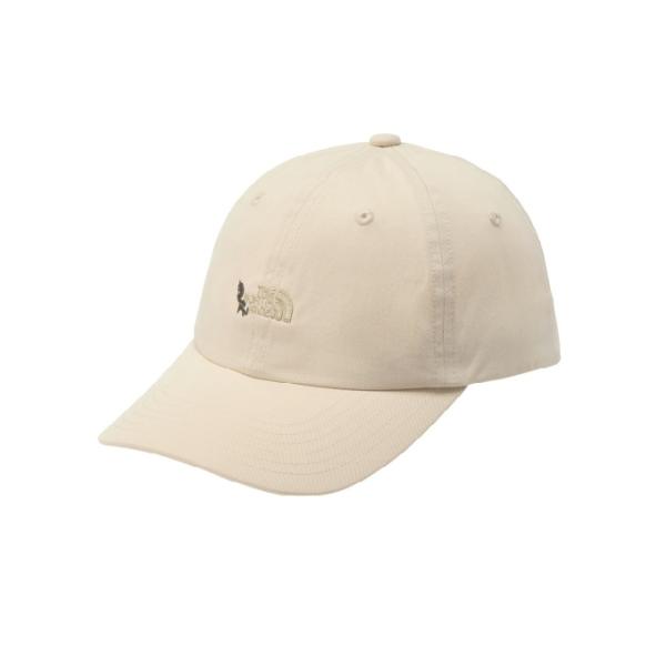 カジュアルなコーディネートに重宝する、ベーシックな形のキャップ。オーガニックコットンの生地は、天然ならではのナチュラルな風合いです。後部の面ファスナーによりサイズ調節が可能。THE NORTH FACEのロゴに、ステラーカケスやカリフォルニ...