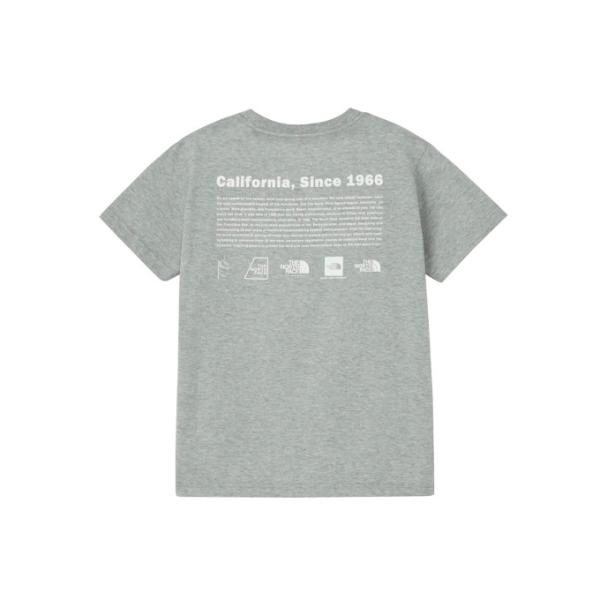 THE NORTH FACEの歴代のロゴを年代順に並べ、ブランドの歴史を記したグラフィックを背面に大きくあしらった半袖Tシャツ■カラー：Z■サイズ：130、140、150、160■素材：Recycled T/C天竺（綿65％、ポリエステル3...