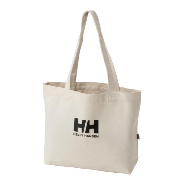 ナチュラルな風合いが魅力の、オーガニックコットン素材のシンプルなトートバッグ。日常づかいしやすいMサイズの横型タイプです。ロゴの配色感が楽しめるデザインで、サイドにはHELLY HANSENの故郷、ノルウェーの国旗をあしらったピスネームを付...