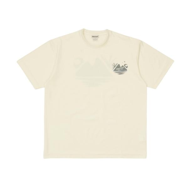 DTY加工糸とポリエステル糸を混紡させたMarmotのオリジナルファブリックを採用。滑らかな肌触りと吸水速乾性を備え、山からタウンユースまで幅広く使えるニューベーシック素材。左胸と背面に落ち着いたカラーリングのプリントを配置。■カラー：WH...