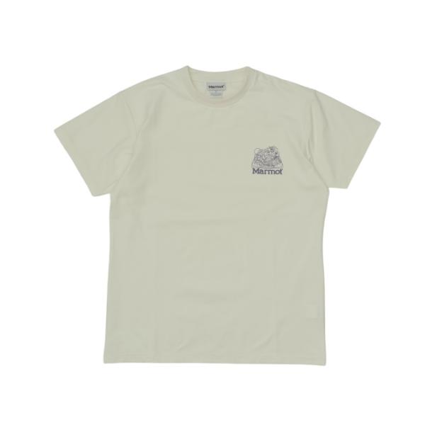 DTY加工糸とポリエステル糸を混紡させたMarmotのオリジナルファブリックを採用。滑らかな肌触りと吸水速乾性を備え、山からタウンユースまで幅広く使えるニューベーシック素材。胸にイラストタッチの山のグラフィックを配した人気の一枚。■カラー：...