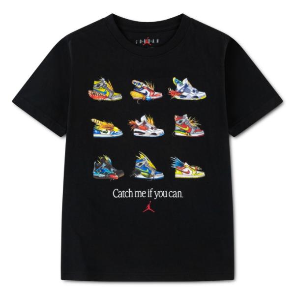 スニーカーのグラフィックが目を引く、遊び心のあるデザインの半袖Tシャツ。フロントにはカラフルなイラストとメッセージをバランスよく配置し、1枚でコーディネートのポイントになる仕上がりです。やわらかな素材を使用しており、肌触りがよく快適な着心地...