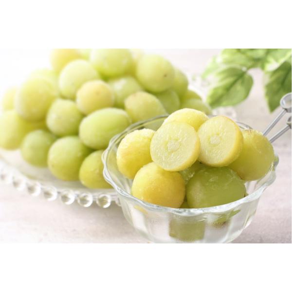■容量：500g×2(計1kg)■栄養成分：100gあたり（推定値）エネルギー/69kcal、たんぱく質/0.6g、脂質/0.2g、炭水化物/16.9g、食塩相当量/0.0g■原材料：シャインマスカット（国産（山形県産))■アレルギー物質：...