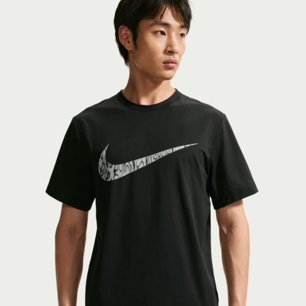 ワークアウトの場所を選ばず、ソフトで快適な着心地を提供する速乾性Tシャツがあなたをサポートします。■カラー：010(ブラック)■サイズ：S、M、L、XL、2XL■素材：本体/ポリエステル 100%■着用感：スタンダードフィット/定番の快適な...