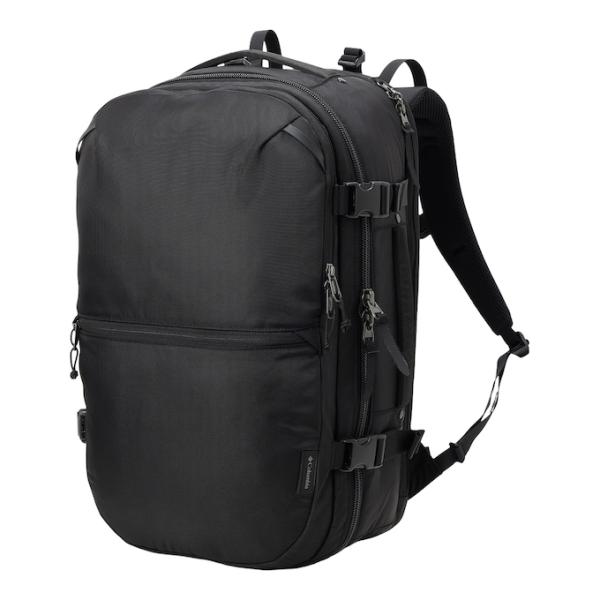 長旅も安心、大容量40Lトラベルバックパック■カラー：BK/010 ( Black )■サイズ：O/S■容量：40L■重量：1540g■素材：840D TM OX(ナイロン100%)■特徴：・背面側のコンパートメントにPCスリーブ（15イン...