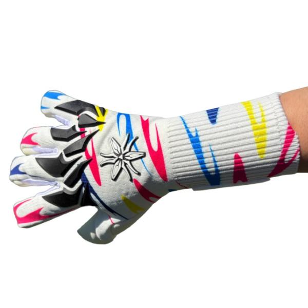 ■カラー：WH/マルチ■サイズ：7 ( 横幅/8cm )、8 ( 横幅/8.5cm )、9 ( 横幅/9cm )■パーム素材：コアグリップ■カット種類：ネガティブエルゴ■バックハンド：フレキシブルゲル■バックボディ：ニット■付属品：脱着式ベ...