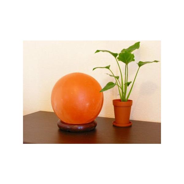 ■大きさ・・・・・直径約14cm■重さ・・・・・・・約3〜4kg■付属品・・・・取扱説明書兼保証書・岩塩ランプ用ソケットE12・電球15W※その他、ヒマラヤ岩塩（塩）のホワイト岩塩・ピンク岩塩・レッド岩塩（ローズソルト）・ブラック岩塩・岩塩...