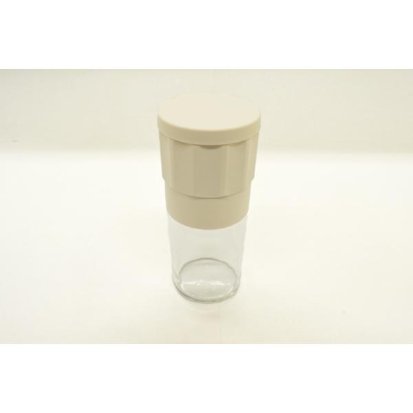 ■サイズ・・・・・・50×50×108mm■グラインダー：セラミックス　本体：ソーダガラス、PP樹脂（耐熱120℃）■約65g入ります※岩塩は付いていません　