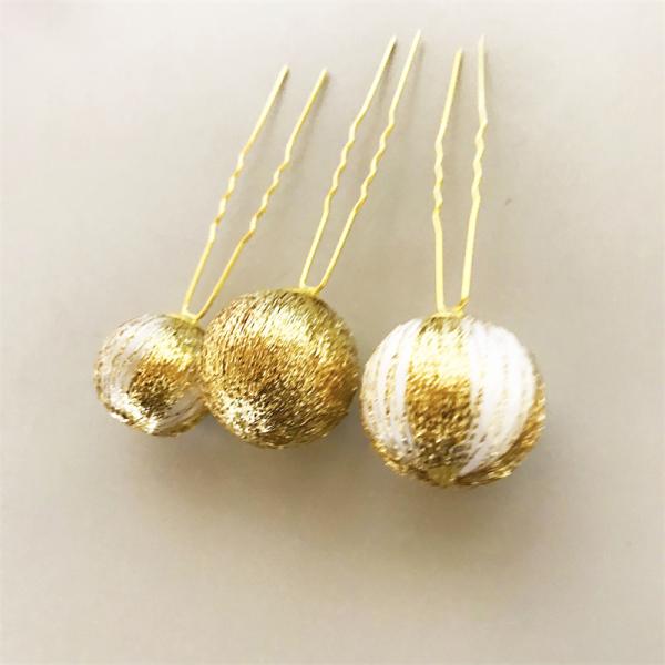 ★【商品番号】ac1105　【素材】和玉★【内容】３CM和玉２本、2.5CM和玉1本（Uピン仕上げ）※ハンドメイドの作品なので、既製品のような強度はありません。丁寧に制作しておりますが、歪みやグルーのはみだしなどがあります、ご了承ください。...