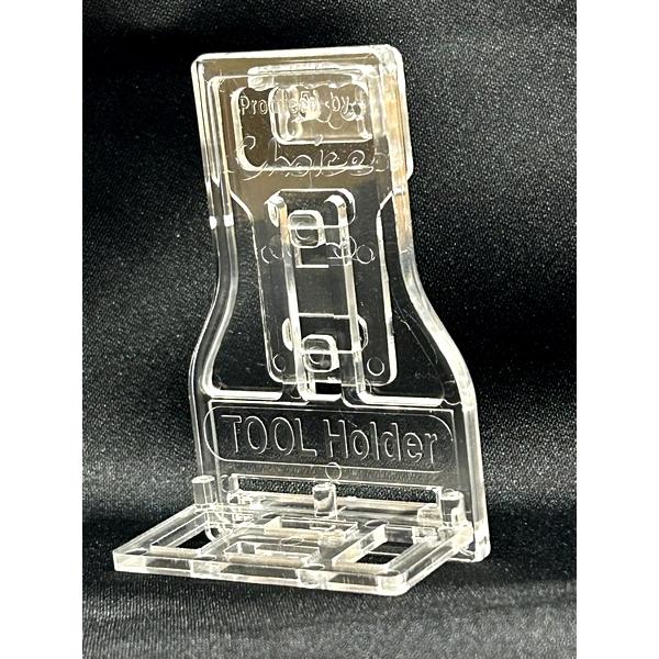 対象ピンセット、ハサミ、スクレイパー、網、フラッパー、水温計など特徴ピンセット、ハサミ、スクレイパー、網、フラッパー、水温計など、色々なツールを掛けられるホルダーです。用途に合った２種類の台座が付属します。水槽に掛ける部分の幅は３８ｍｍと細...