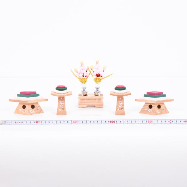 サイズ：25号単品のお雛様用木製お道具セットです。木目を活かしたナチュラルな雰囲気です。