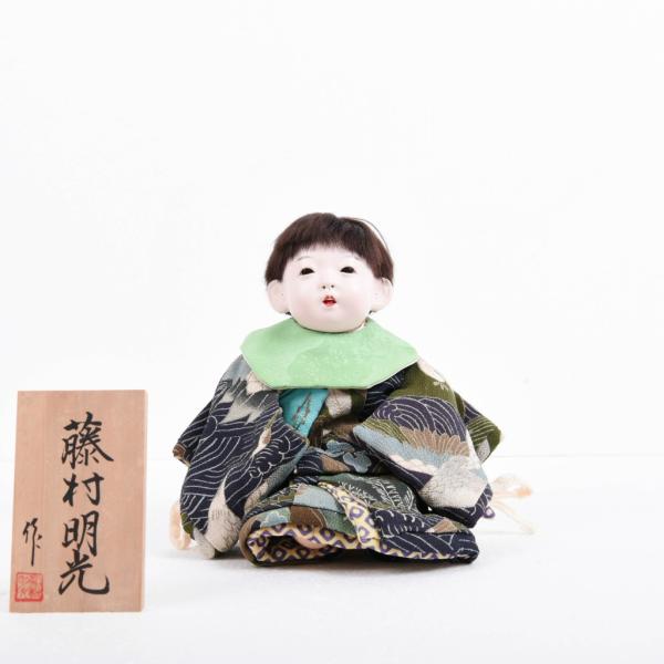 高さ約22cm（座り時）藤村明光作の座り市松人形です。お顔は桐塑胡粉仕上げの本練頭、お顔・手・足は可動式。衣装の着せ替えも可能です。人形の館石倉が収集してきたコレクションより販売です。制作より年月が経過致しており、色あせなどがある場合がござ...