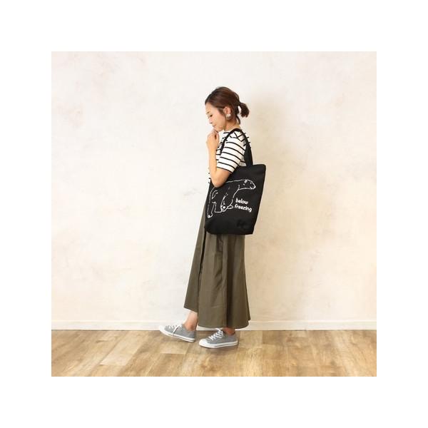 可愛い動物の背中が描かれたトート。天面ファスナーで中が見えない安心仕様！A4サイズが入る大きめサイズ！通勤・通学のサブバッグとしてもオススメのアイテムなのでプレゼントにも◎※ギフト対応の場合、ラッピング+しっかり梱包にて配送致します。カラー...