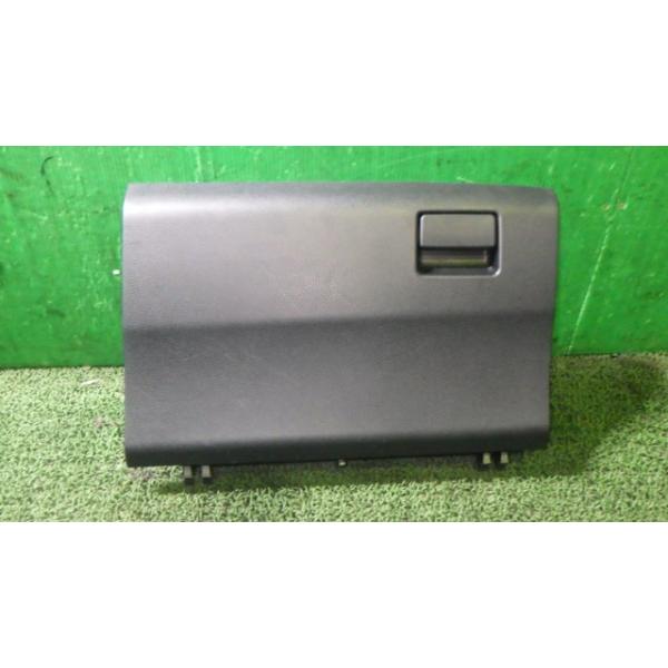 **** 商品説明を必ずご確認ください ****部品管理番号：000008678470210メーカー純正品番：55550-48070-C0部品名：グローブBOX部品区分：リサイクル品車名：ハリアー車両タイプ名：5DJワゴン通称型式：ZSU6...
