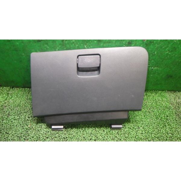 **** 商品説明を必ずご確認ください ****部品管理番号：000074604470210メーカー純正品番：1A17-64-030 09部品名：グローブBOX部品区分：リサイクル品車名：フレア車両タイプ名：5ドアハッチバック通称型式：MJ...