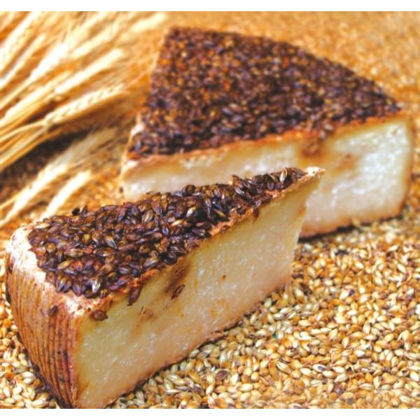 商品の説明 オッチェッリ 燕麦ウィスキーとは 長期熟成したチーズをウィスキーに漬け込んで酔っ払わせた後、表面に燕麦を付け、更に1ヶ月以上も熟成されることで生まれるこの香ばしさ。表面にびっしりと燕麦がまぶされた外観はハードな印象ですが、ウィス...