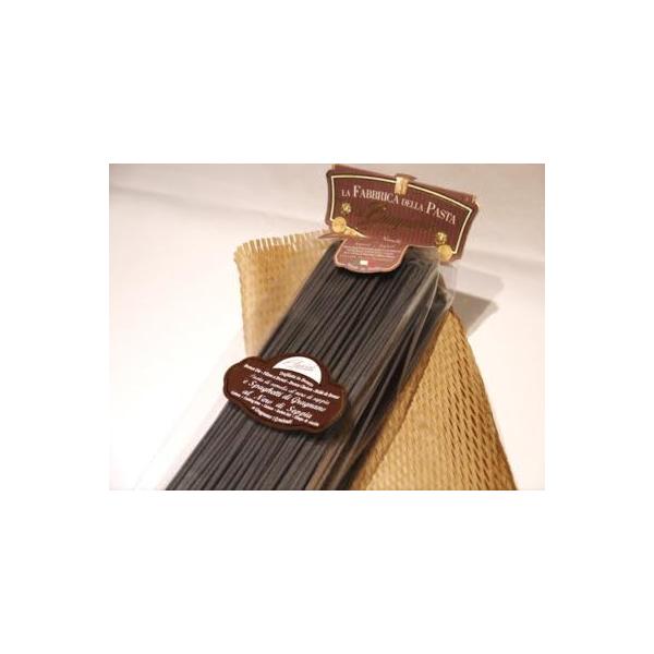 商品の説明 合うパスタソース 定番のパスタなので、ペペロンチーノ、トマトソース、野菜、魚介と、相性の良いソースの幅も広いです。 産地 イタリア・カンパーニャ州 製造 ラ・ファブリカ・デッラ・パスタ社 原料 イタリア産セモリナ粉 ゆで時間 1...