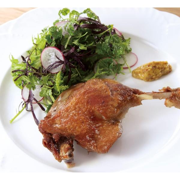 フレンチの定番「鴨肉のコンフィ」を自宅でも！ 最近、ビストロやカフェ、ワインバーなどでも鴨に限らず鶏肉、砂肝などのコンフィがよく登場するようになりました。 “コンフィ”はフランスの料理の技法であり、肉などを低温の油のなかでじっくりと加熱した...