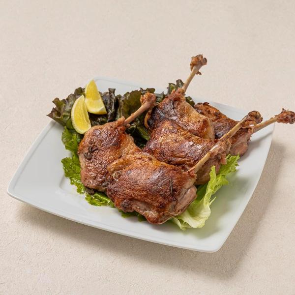 商品紹介 合鴨 骨付き モモ肉 コンフィ 1kg (5枚) ダックオイルで丁寧に煮込んでおりますので、やわらかくしっかり味がついております。袋から必要な分だけ取り出し加熱済みですが、オーブンで焼いていただくとさらに美味しさが感じれると思いま...