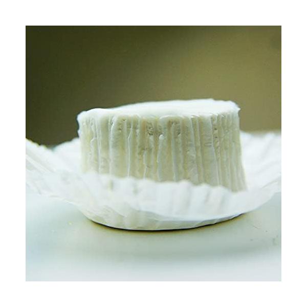 美しいふわふわした白カビ 滑らかでコクがあるリッチな味わい 美しいふわふわした白カビにおおわれた円筒形の滑らかでコクがあるリッチな味わいの 白カビチーズ サンタンドレ　200g　フランス産 チーズ。美しいふわふわした白カビにおおわれた円筒形...