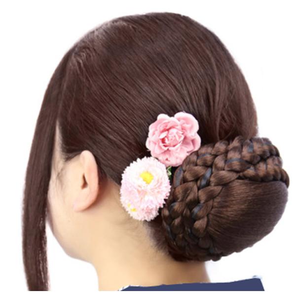着物用のヘアーピース、簡単に装着できる和装用のウイッグです。全国送料無料！●和装用のヘアーピース（ウイッグ）です。●簡単に着物姿を楽しめるシニヨンです。●浴衣姿に合わされてもステキかと思います。◆装着はとっても簡単！着物専門店がお勧めする着...