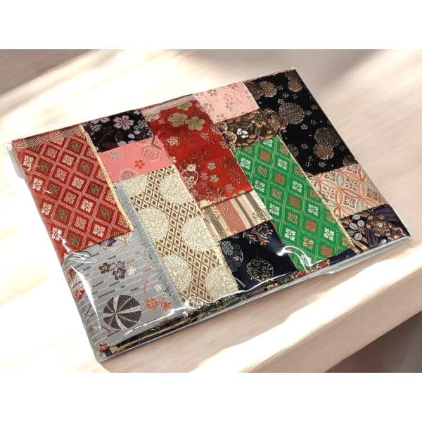 西陣織金襴たっぷりお徳用セット●メール便（送料190円）対応商品</FONT>＊メール便は「あすつく」・代引き・指定日時配達は不可です。のはぎれセットです　金襴のはぎれを色柄アソート・大小取り合わせで詰め合わせました。ゆうパケッ...
