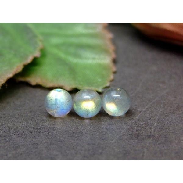 ※画像と同品質のものをお送りします。オリジナルアクセサリー作りに是非どうぞ〜〜（m−m）素材天然：ラブラドライトサイズ・重さ約：重さg　玉径5mm・±0.5mm　1粒売り※ 多少の誤差はご了承下さい。