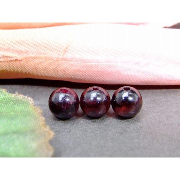 ※画像と同品質のものをお送りします。 オリジナルアクセサリー作りに是非どうぞ〜〜（m−m）素材天然：ガーネットサイズ約：重さg　玉径5mm〜6mm・±0.5mm　1粒売り　※ 多少の誤差はご了承下さい。