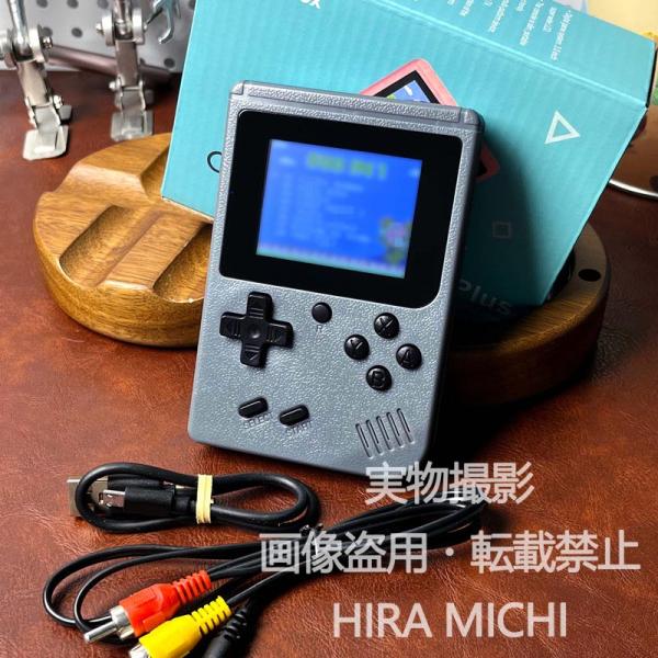★商品の状態★使用状況・新品未使用数ある商品の中からご覧いただきありがとうございます。レトロ風 携帯ゲーム機（ミニゲーム機） の出品です。懐かしさを感じるクラシックデザインと、手軽に遊べるコンパクトサイズが魅力の一台です。お子様から大人まで...