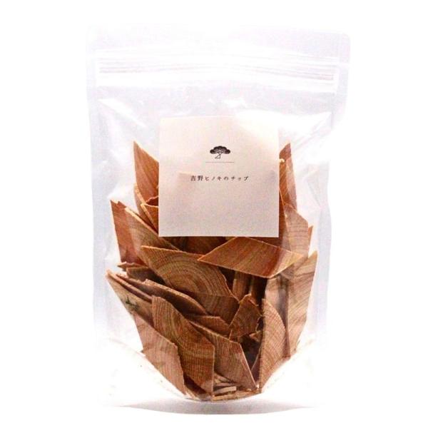 【商品名】　松田商店 吉野ヒノキのチップ 100g 生ヒノキ 究極の檜の香り インテリア雑貨 森林浴 自然素材 天然 ルームフレグランス 観葉植物 リラ 【商品説明】　・【こんな製品をお探しの方へおすすめ】インテリアグッズ ディフューザー ...