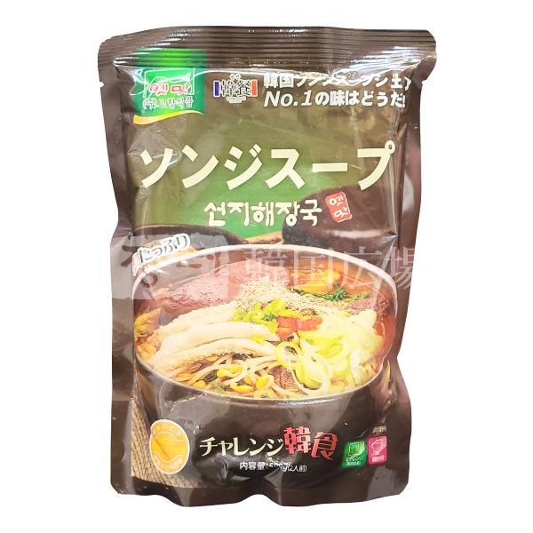 ソンジは牛の血の塊です。新鮮なソンジと牛の内臓を中火でじっくり煮込んだコクのあるスープです。韓国では酔い覚ましに用いられるデトックススープです。[名称]　レトルトスープ[原材料名]　ソンジ（牛の生血/韓国産）、白菜（中国産）、もやし、牛腸（...