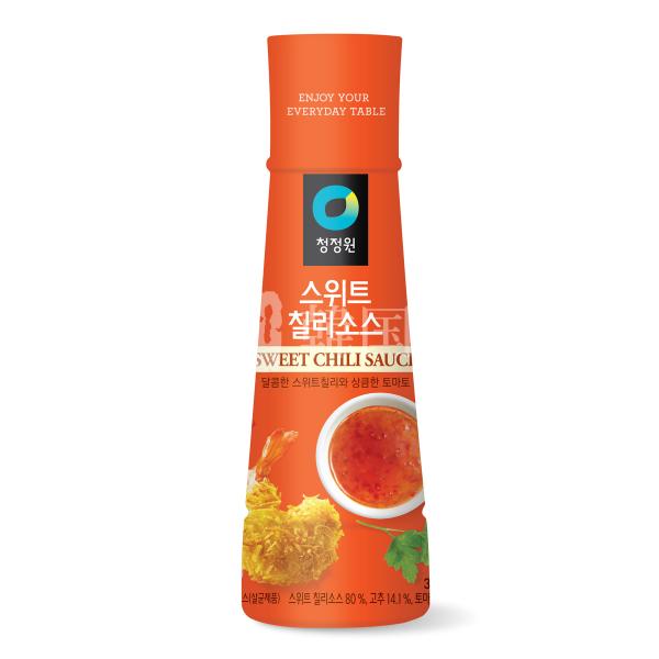 甘辛いスイートチリのコクと、爽やかなトマトの酸味が絶妙にマッチした、クセになる美味しさのスイートチリソースです。[名称]　[原材料名]　唐辛子ソース(砂糖、 赤唐辛子、 にんにく、 食塩)、 砂糖、トマトペースト、 食塩/増粘剤(加工デンプ...